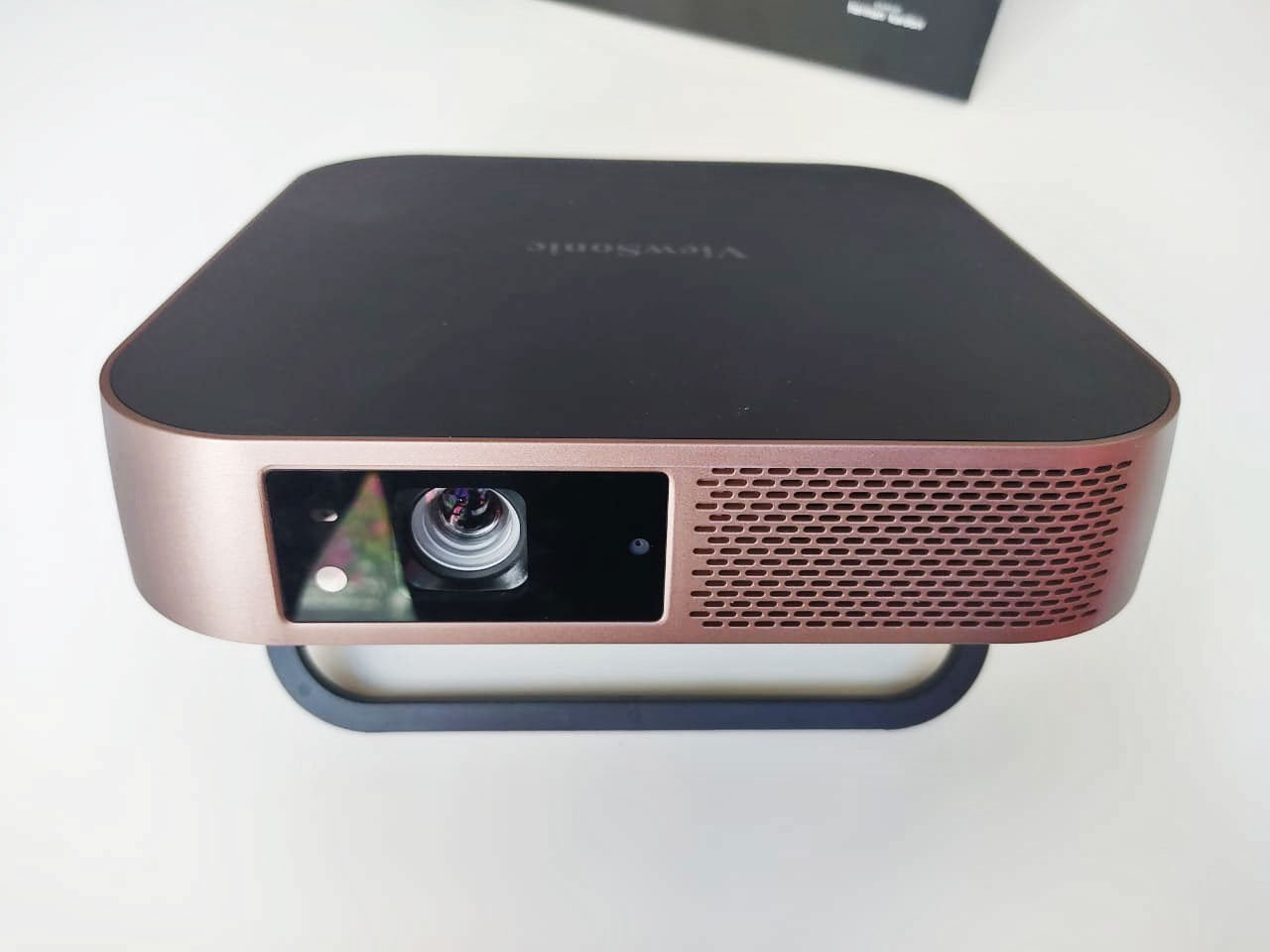 ViewSonic M2 Smart Portable LED Projector Review - Gadgets Middle East