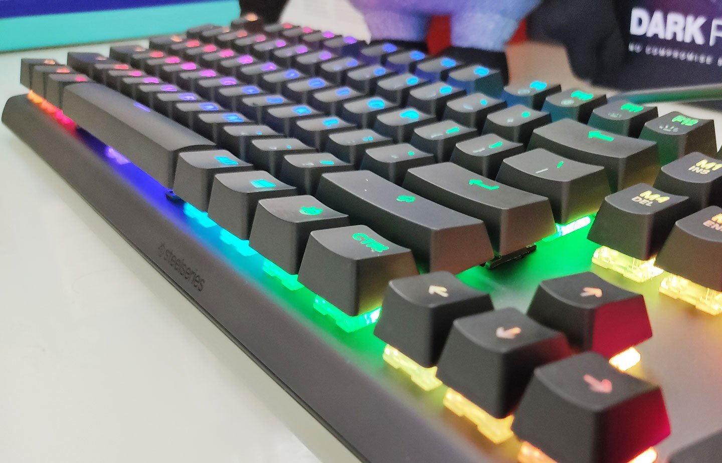SteelSeries APEX 5 Hybrid Mechanical Keyboard Review - Gadgets Middle East
