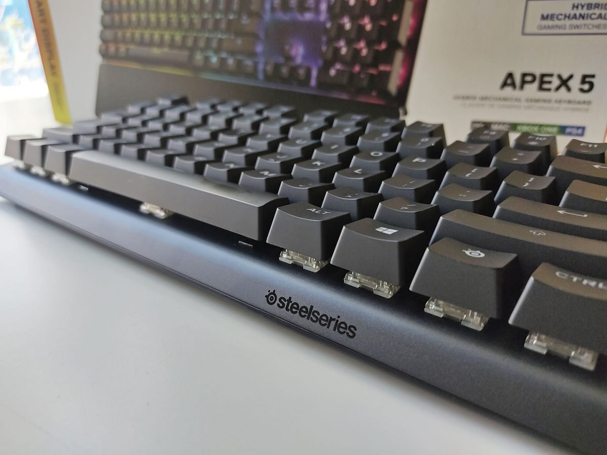 SteelSeries APEX 5 Hybrid Mechanical Keyboard Review - Gadgets Middle East