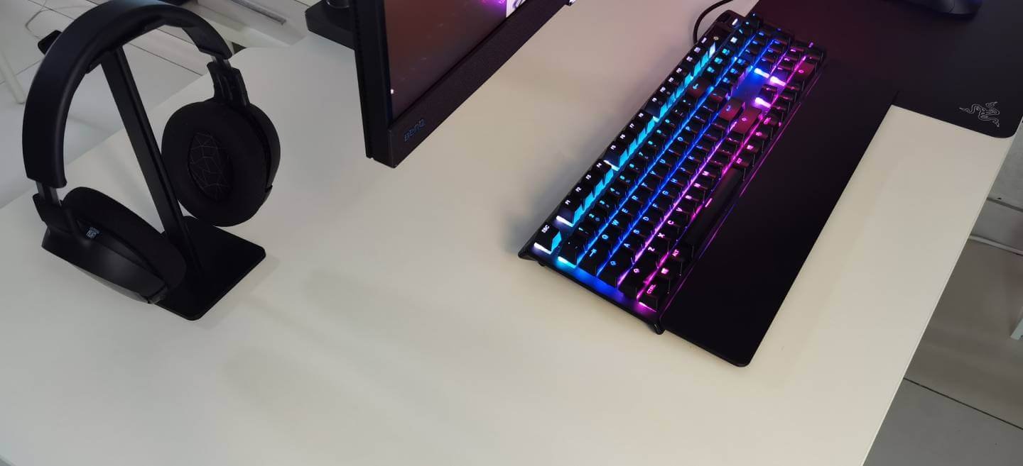 Navodesk Smart Standing Desk Review - Gadgets Middle East