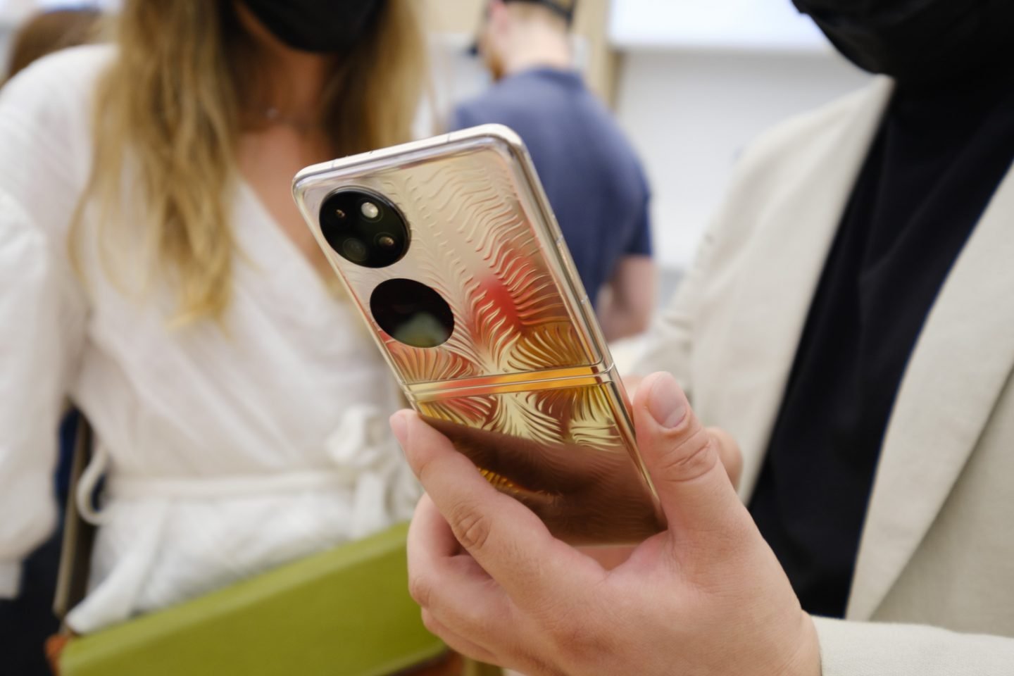 Two more Huawei Experience Stores open doors in the UAE - Gadgets ...