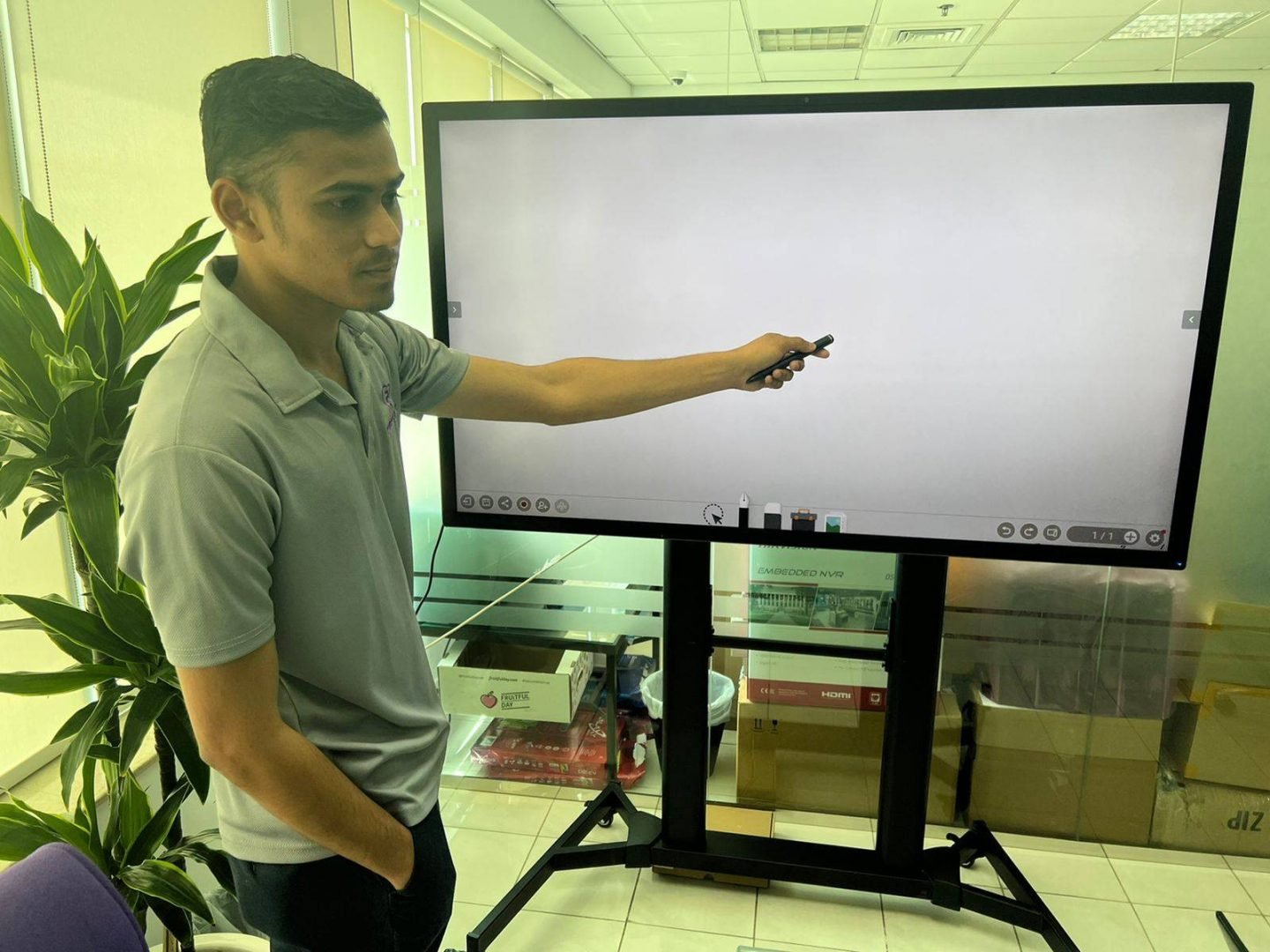 BenQ DuoBoard CP6501K Hands-on - Gadgets Middle East