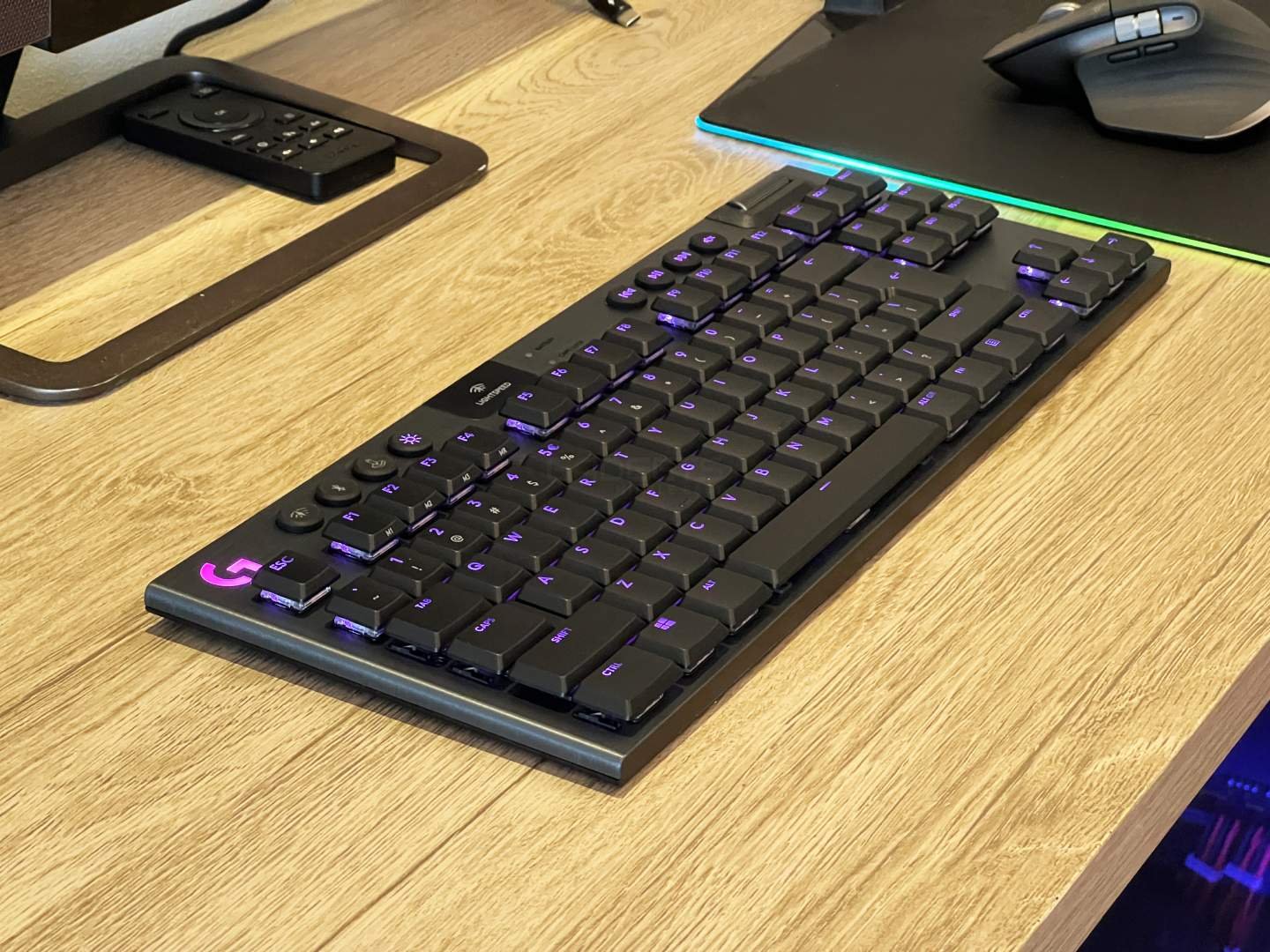 Logitech G915 TKL Review - Gadgets Middle East
