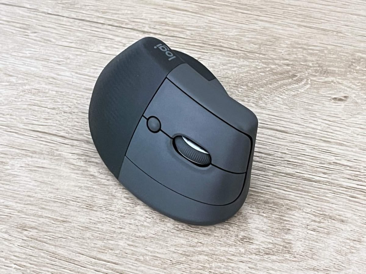 Logitech Lift Review - Gadgets Middle East