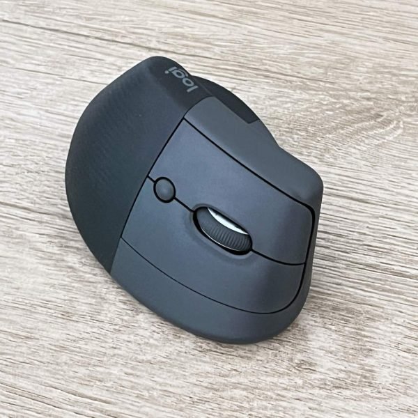 Logitech Lift Review - Gadgets Middle East