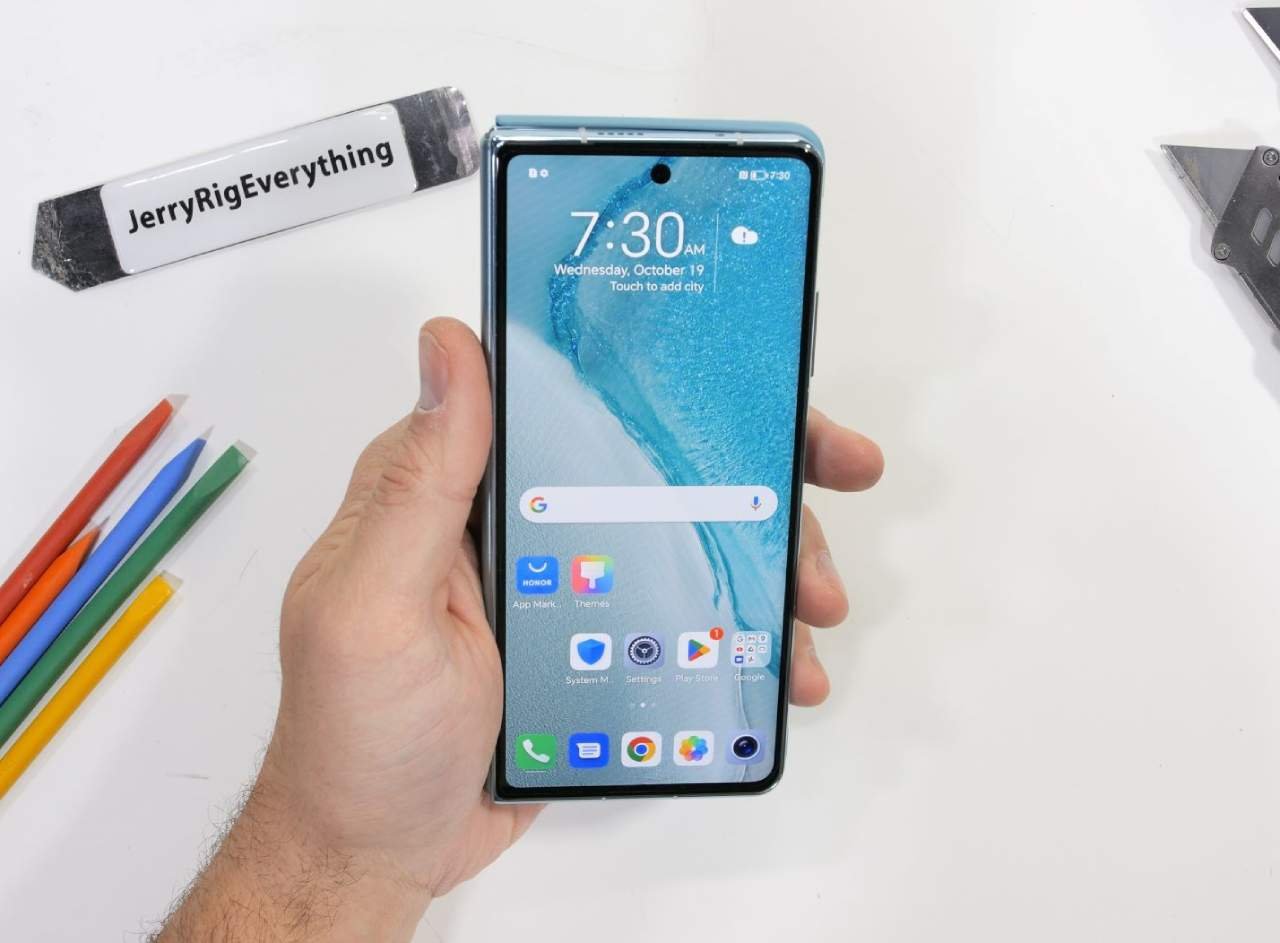 The HONOR Magic Vs Foldable Smartphone features a Gearless Hinge ...