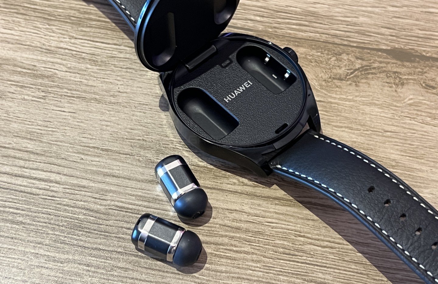 Huawei Watch Buds Review - Gadgets Middle East