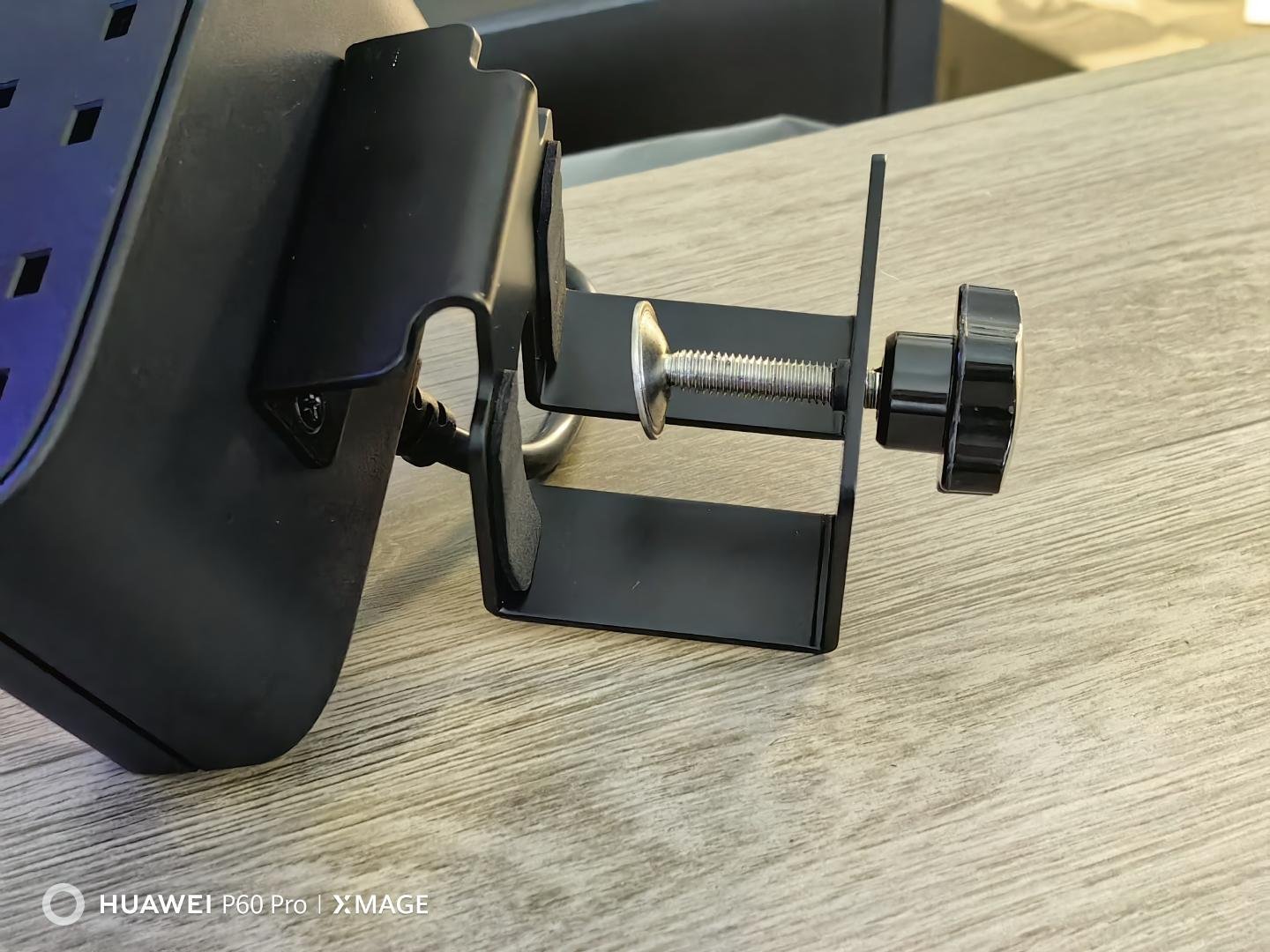 Navodesk Desk Hub Pro Review - Gadgets Middle East