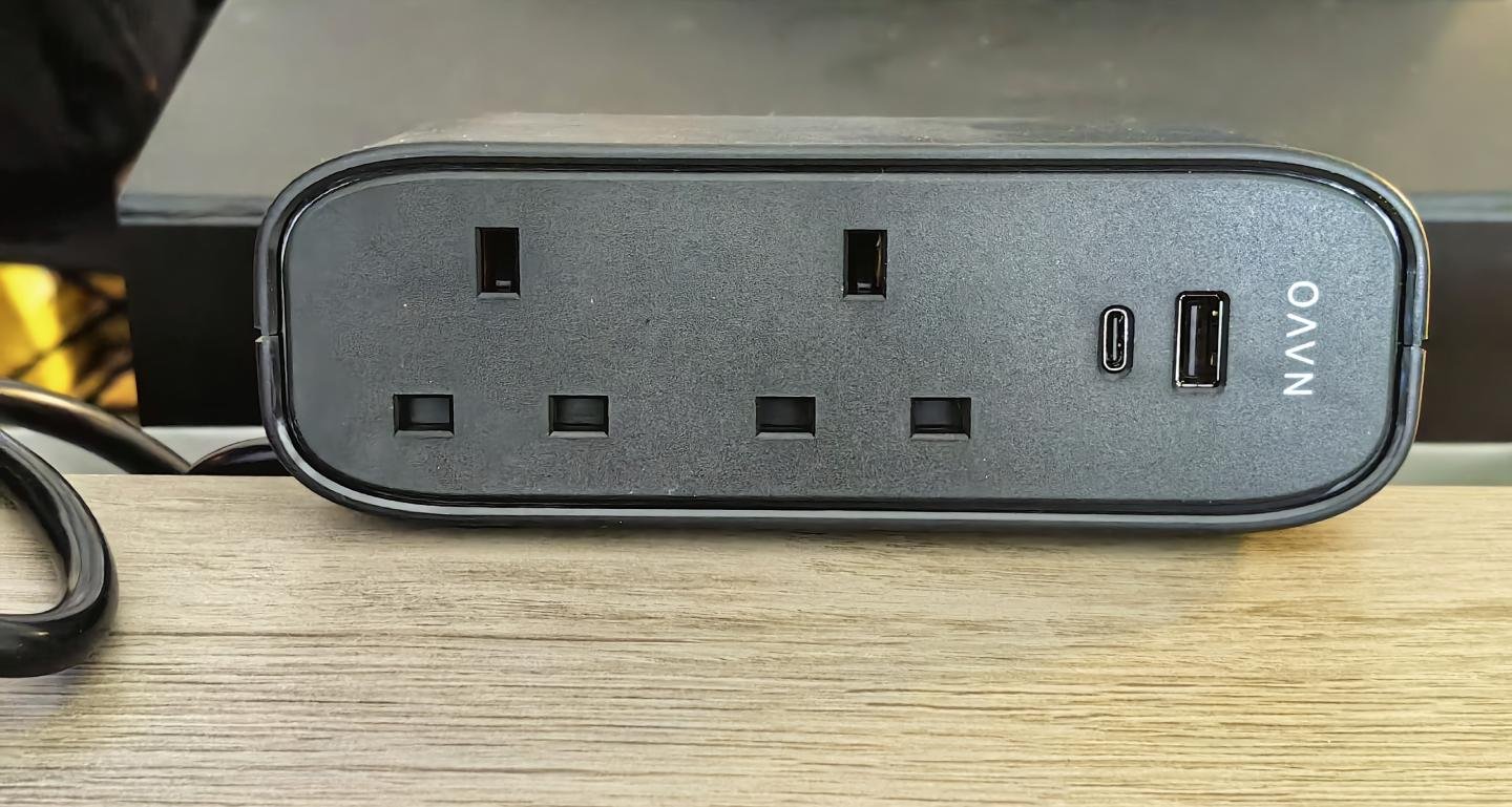 Navodesk Desk Hub Pro Review - Gadgets Middle East