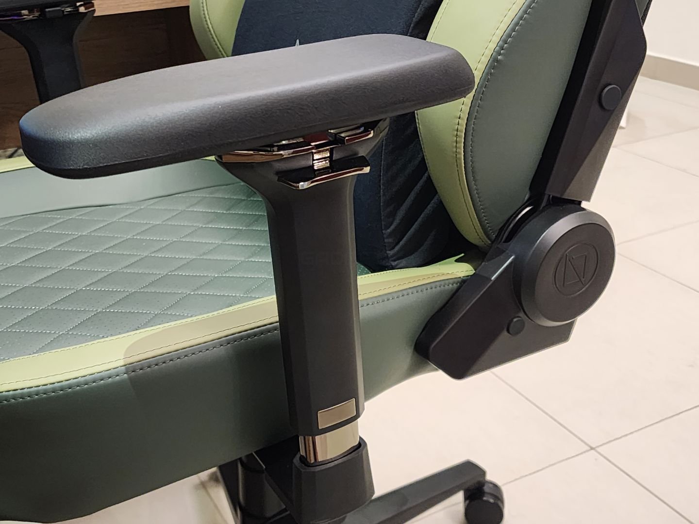 Navodesk Apex Chair Nexus Edition Review - Gadgets Middle East