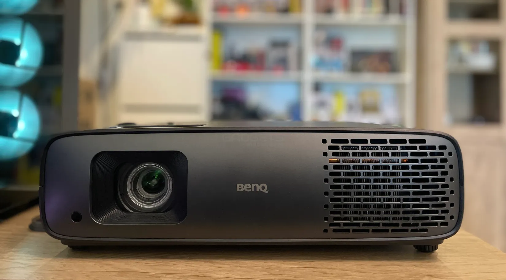 BenQ W4000i Hands-on Review - Gadgets Middle East