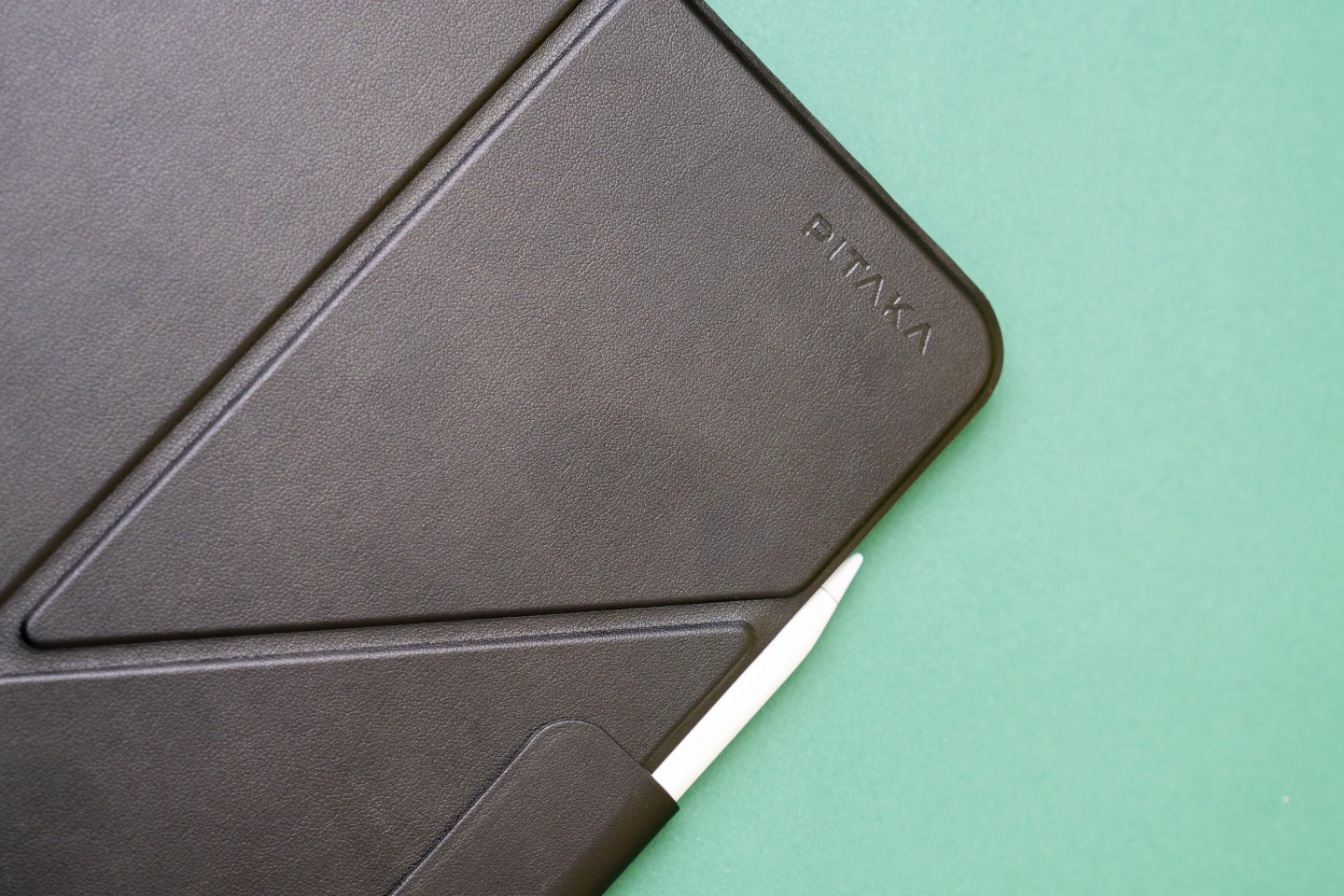 PITAKA MagEZ Folio 2 Review - Gadgets Middle East